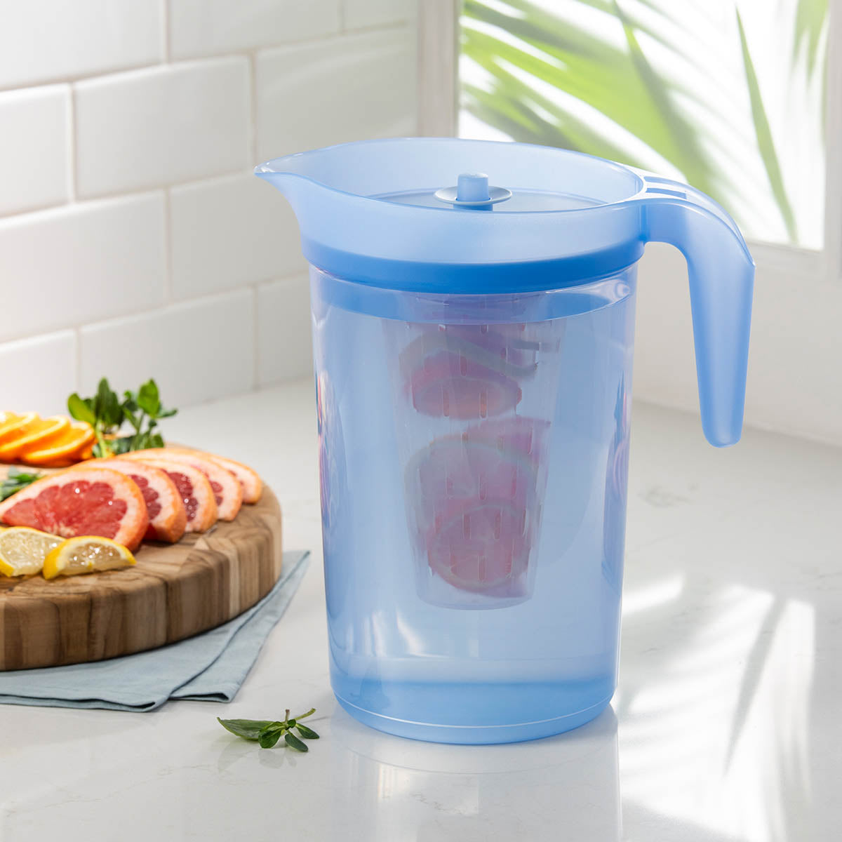 Tupperware® Ilumina 1-Gallon Pitcher with Infuser | 1 Gal / 3.8 L ...