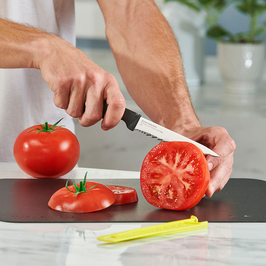 Tupperware® Amazing Series Serrated Utility Knife – Tupperware Brand